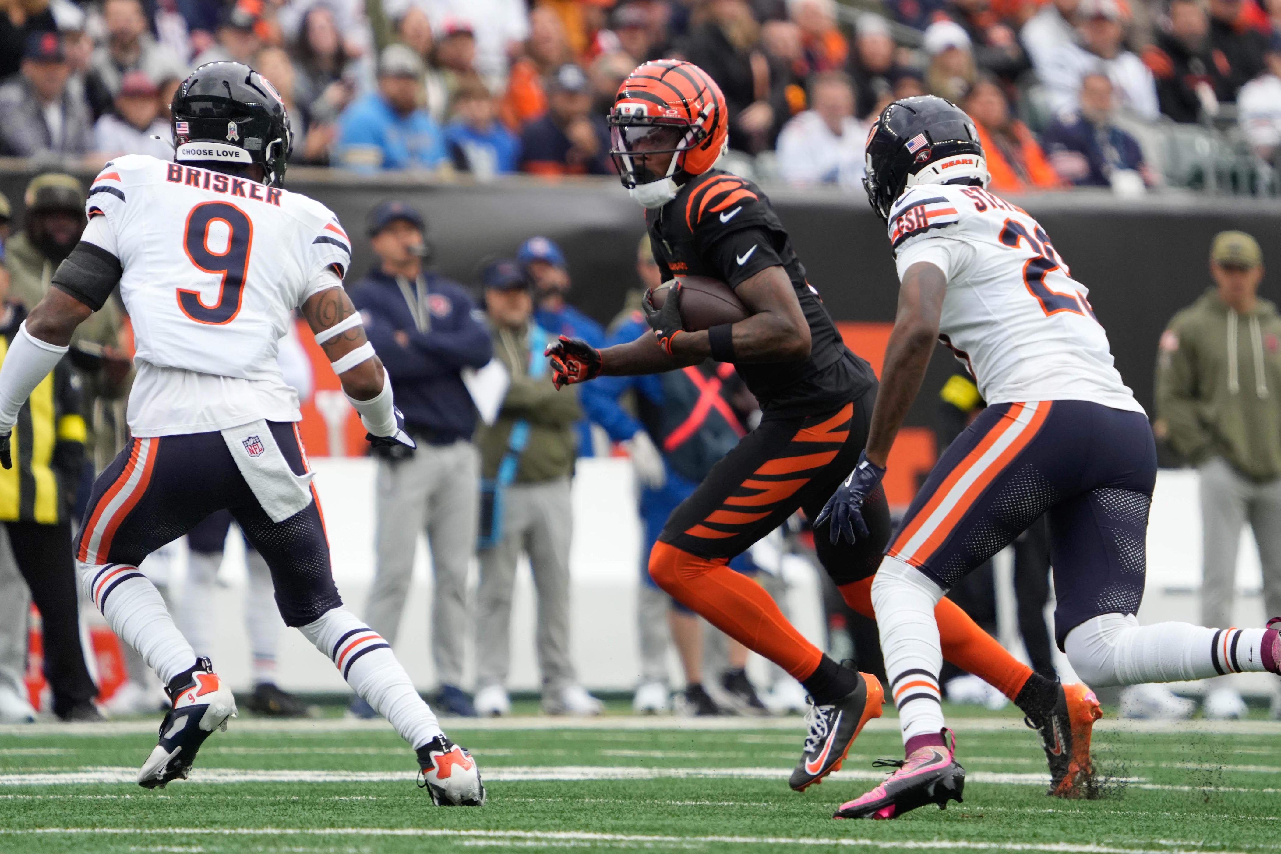 Bengals receiver Tee Higgins injured vs Bears in NFL Week 9