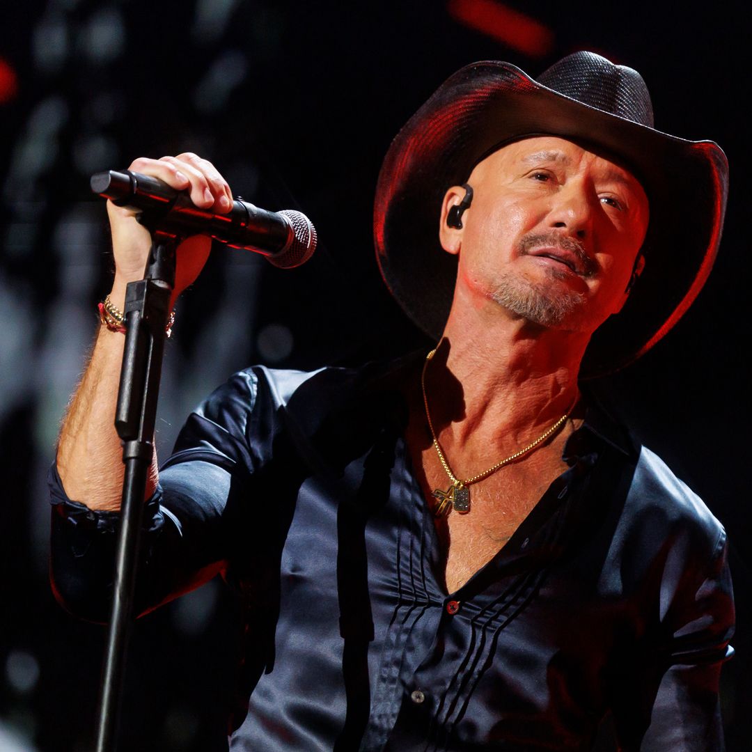 Watch: Tim McGraw delivers family surprise at latest concert