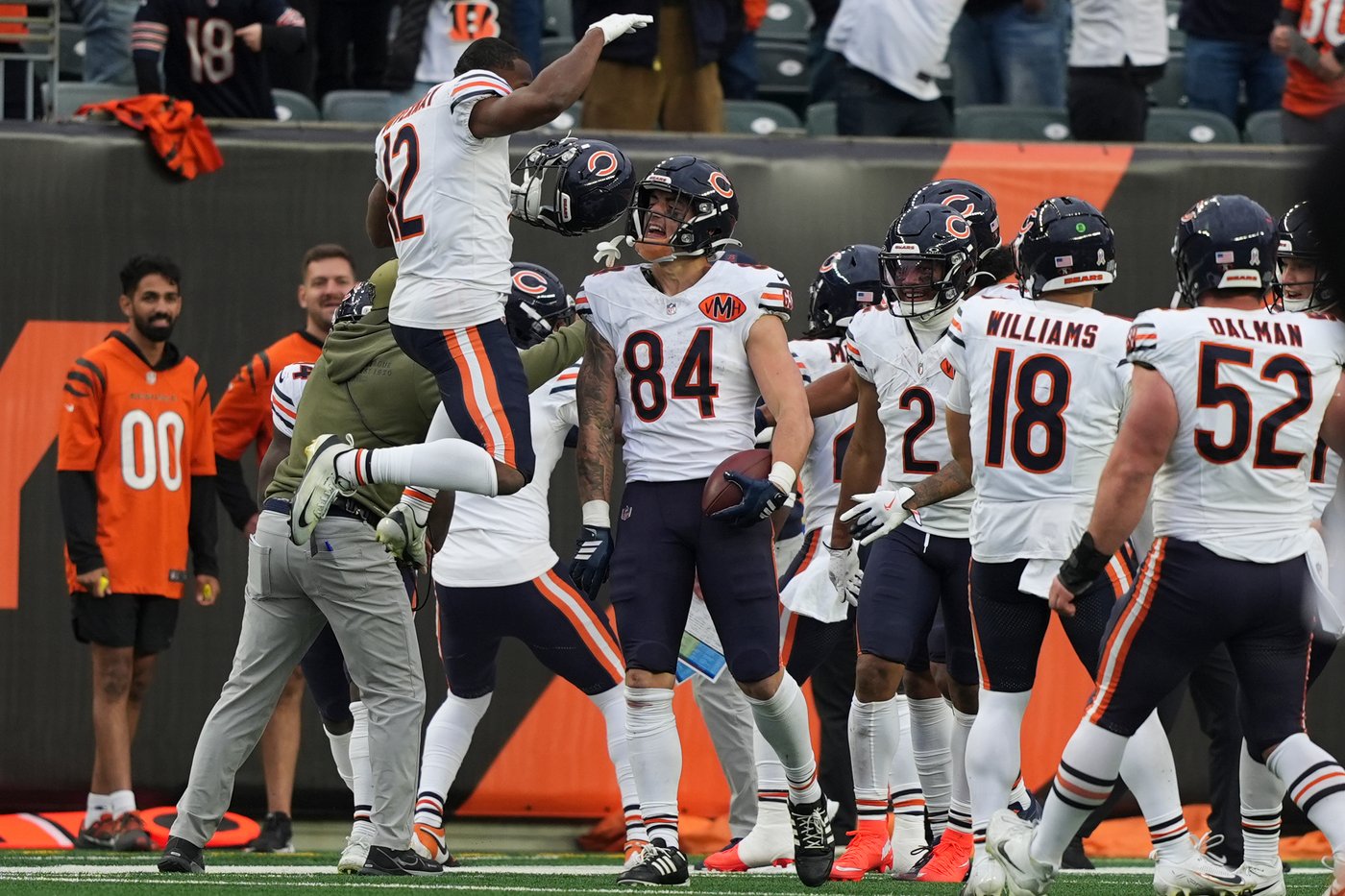 Bears outlast Bengals for wild 47-42 win on Williams' TD pass to ...