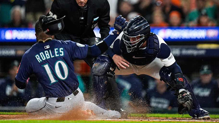 Tigers Breakout Star Dillon Dingler Takes Home Gold Glove Award