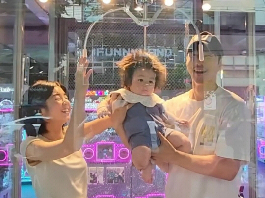 Shim Hyung-tak ♥ Saya Haru, caught in the claw machine..I thought it ...