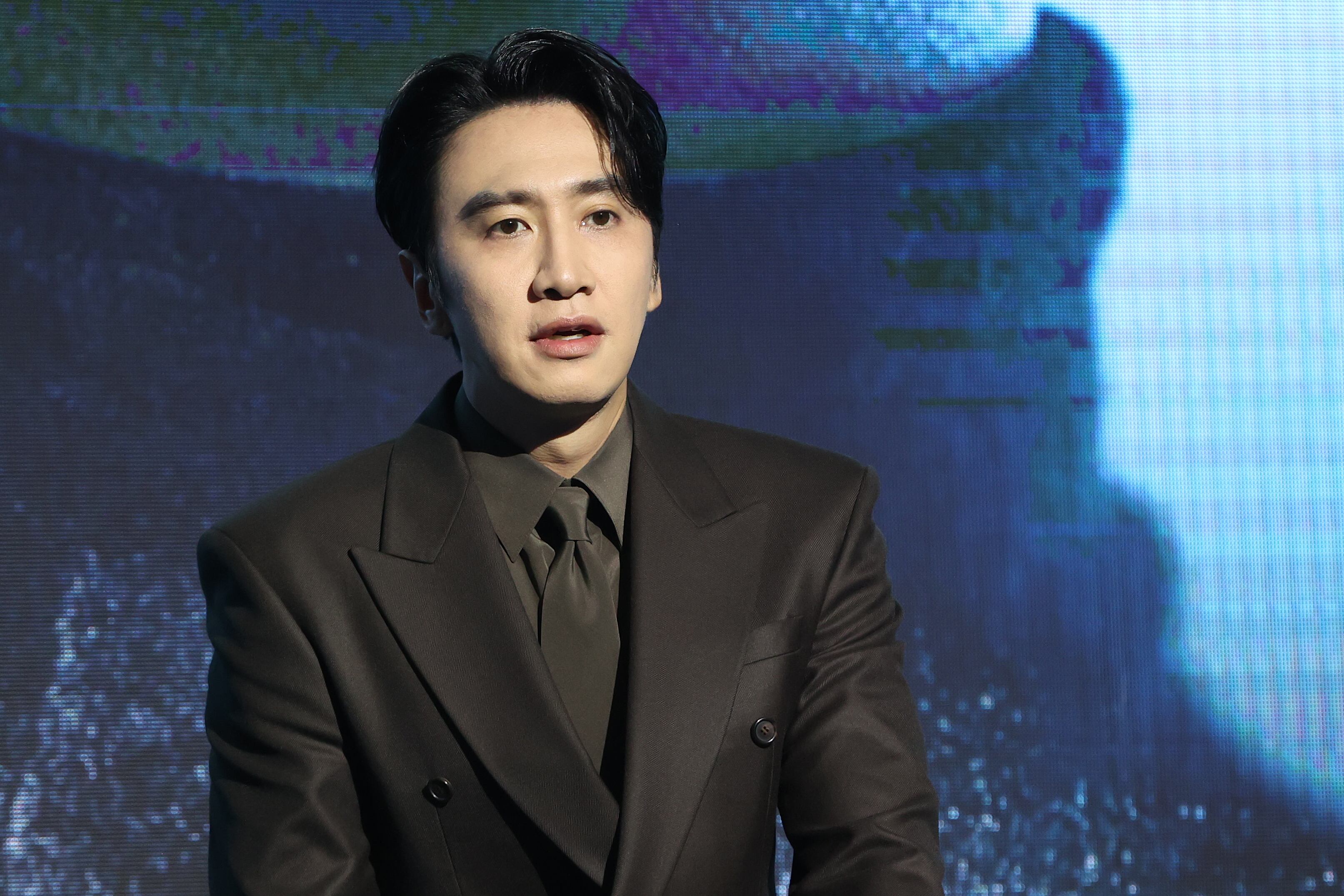 Lee Kwang-soo Plays 'Worst Character' in Disney+ Series 'The Manipulated'