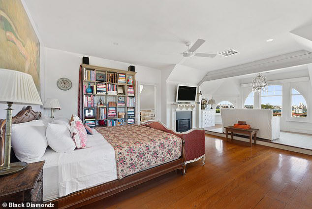 All cashed up! Lisa Wilkinson and Peter FitzSimons finally sell their ...