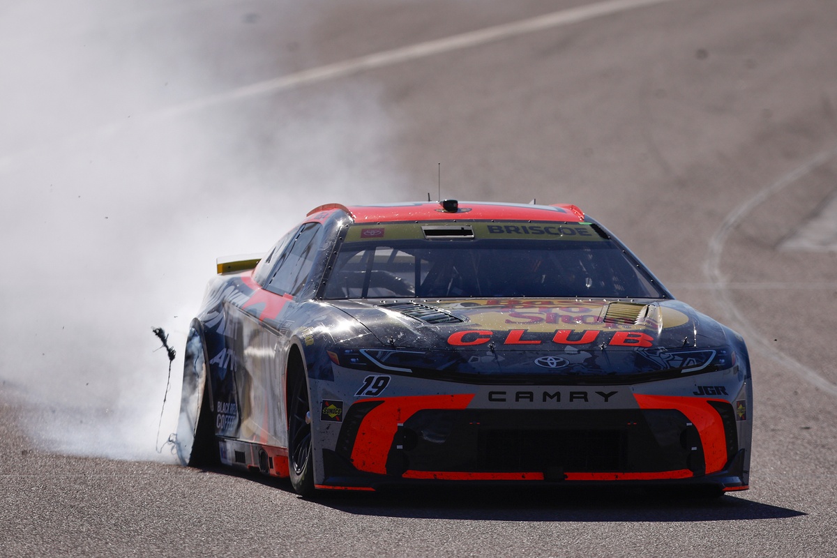 Tire issues plague NASCAR Cup finale, but don't blame Goodyear