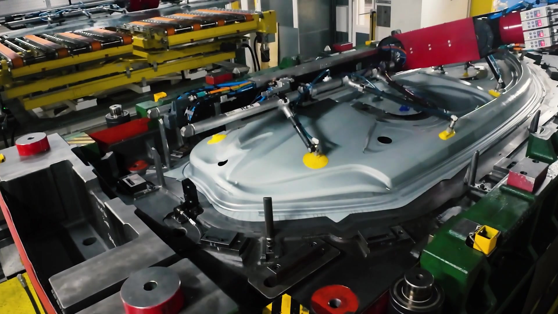 The new PXL press at the Martorell plant is one of the most modern in ...