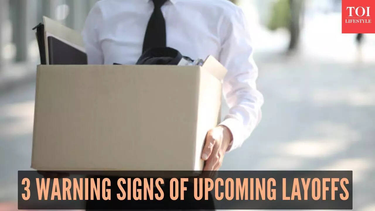 3 signs your company is about to begin layoffs, according to experts