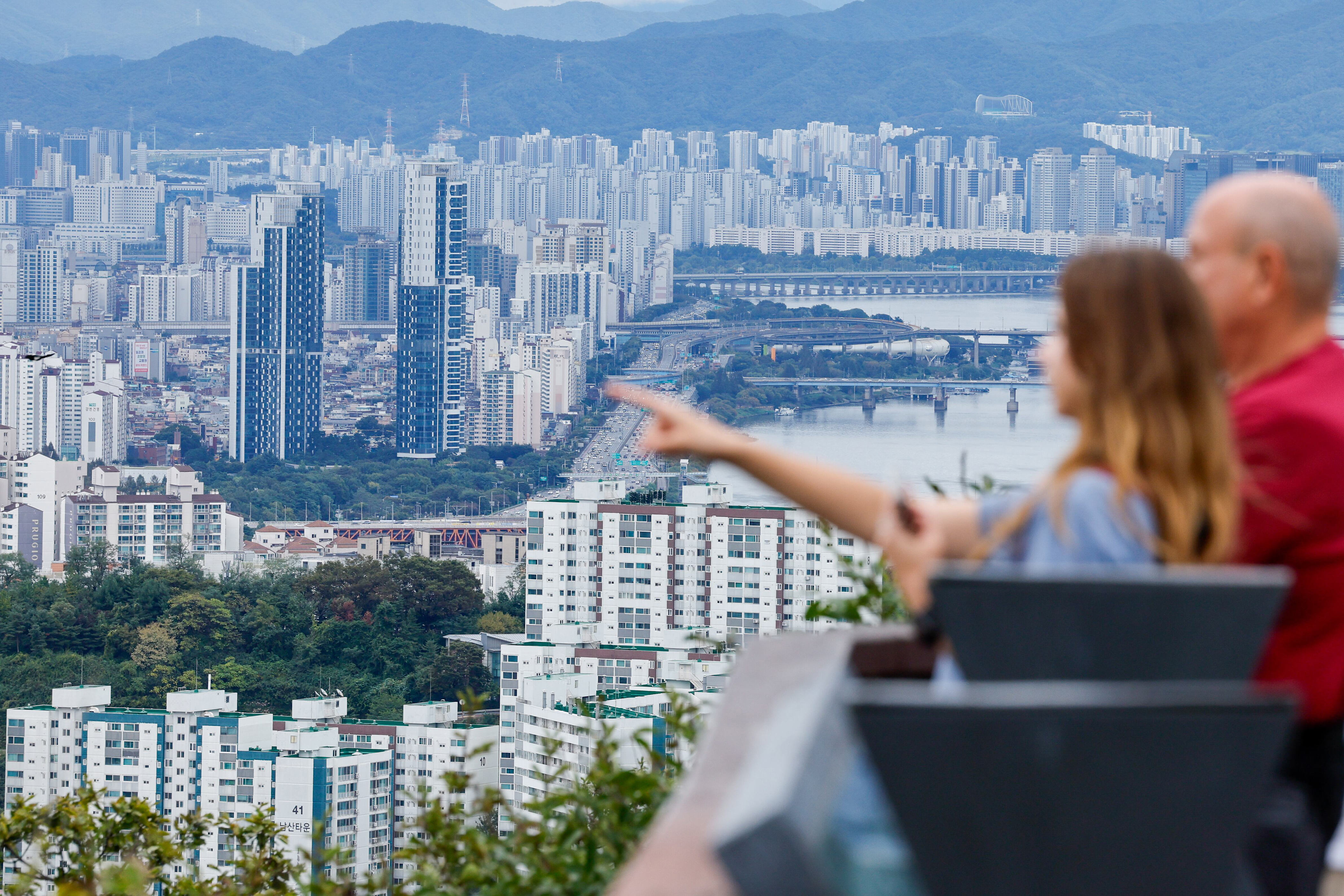 Foreign Housing Purchases Plunge Under 2-Year Residency Mandate