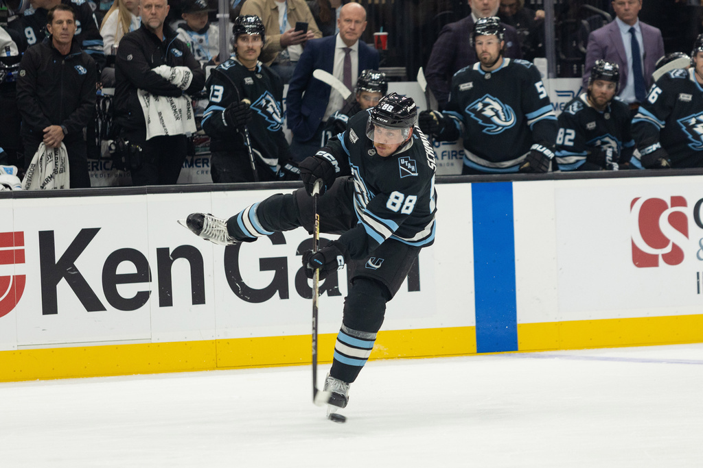 Guentzel scores in the 3rd period as the Lightning beat the Mammoth 4-2 ...