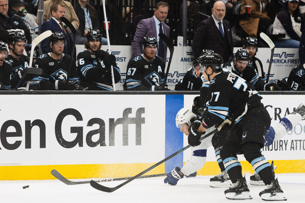 Guentzel scores in the 3rd period as the Lightning beat the Mammoth 4-2 ...