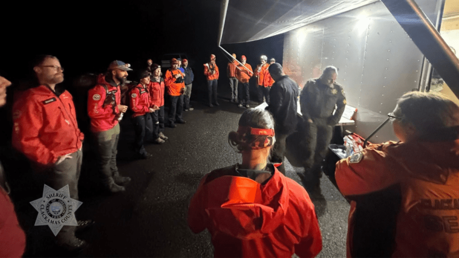 Over 100 join search for missing hunter in Mount Hood National Forest