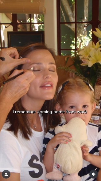 Jennifer Garner shares rare photos of daughter Violet looking back on ...