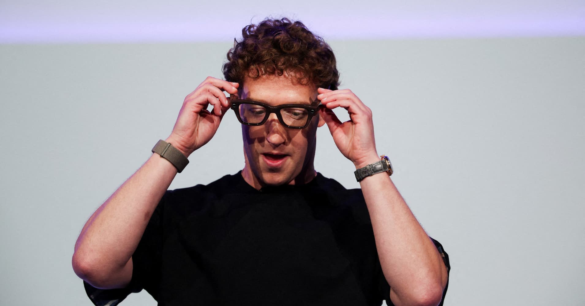 Meta delays Ray-Ban display glasses global rollout due to inventory ...