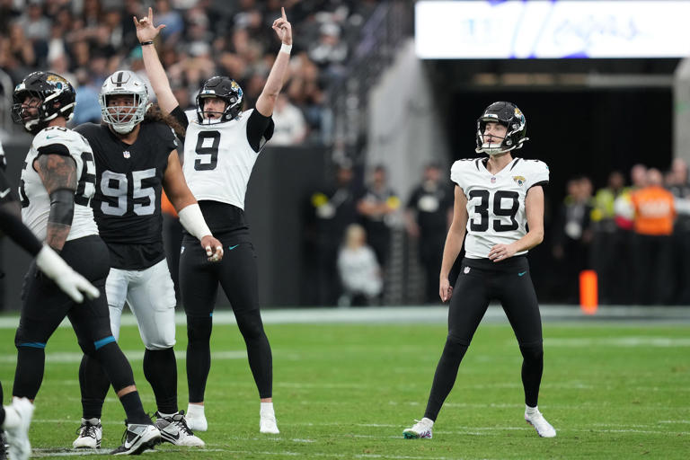 Behind the scenes of Cam Little's record-breaking field goal kick