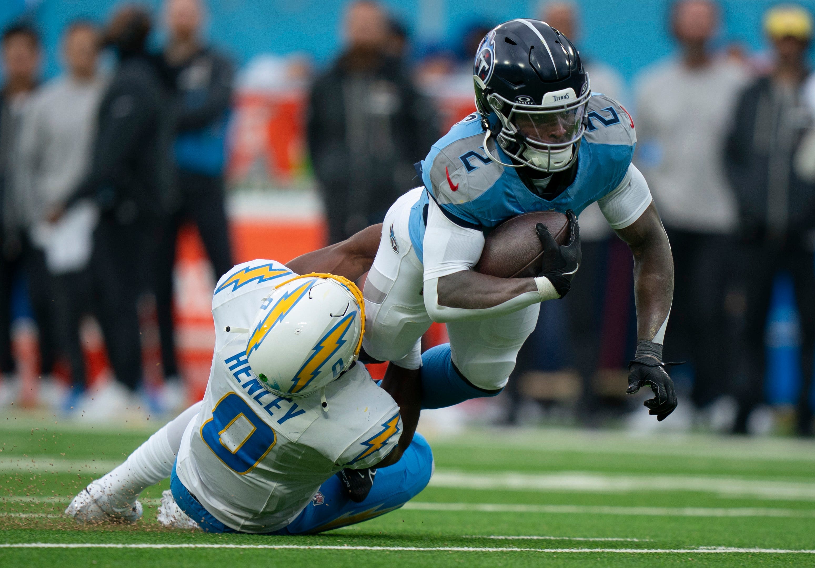 Daiyan Henley honors brother: Chargers LB delivers inspiring ...