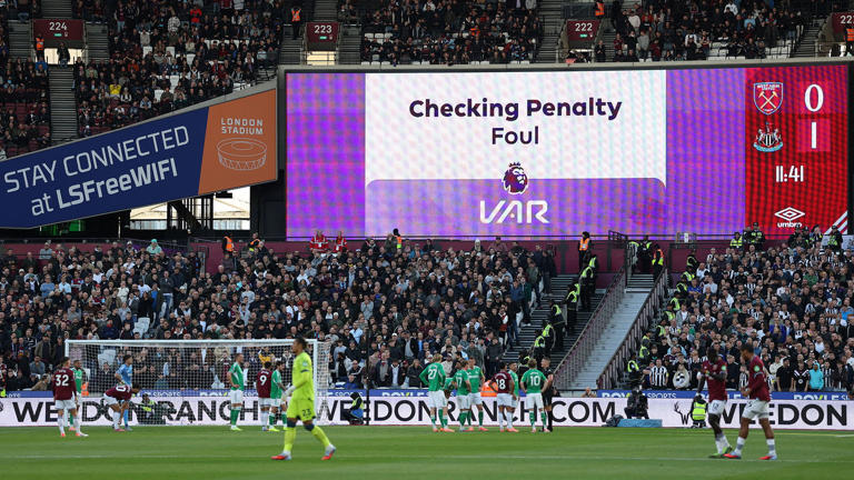 Former top referee rules on this controversial West Ham v Newcastle ...