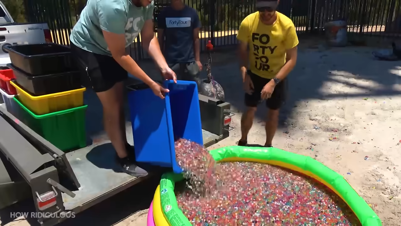 What happened when a 200-kilogram atlas stone crashed into a pool of ...