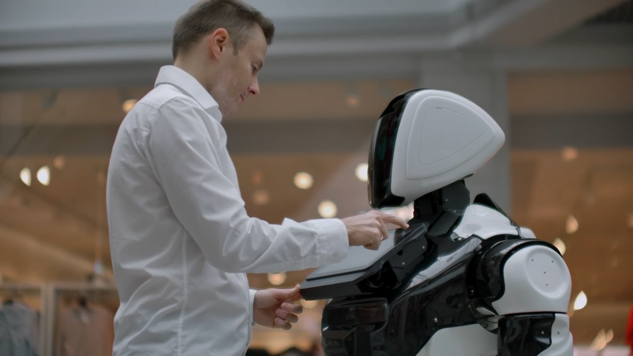 How the Tesla Bot Could Actually Help SpaceX Build a Colony on Mars