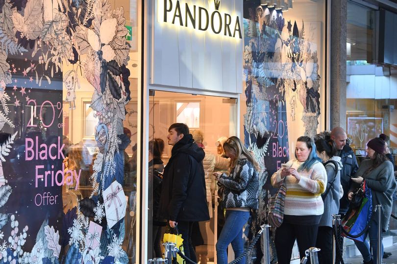 Bluewater Shopping Centre Pandora worker stunned by strange request at ...