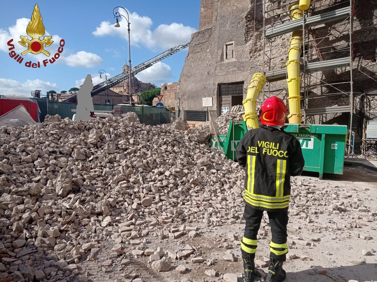Crollo Torre dei Conti a Roma, prima della tragedia quattro operai ...