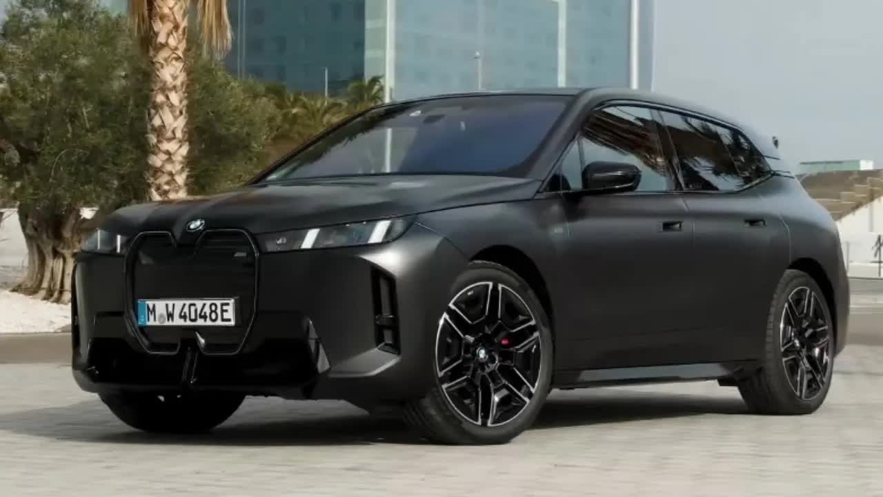 2025 BMW iX M70 xDrive in frozen deep grey metallic – maximale power ...