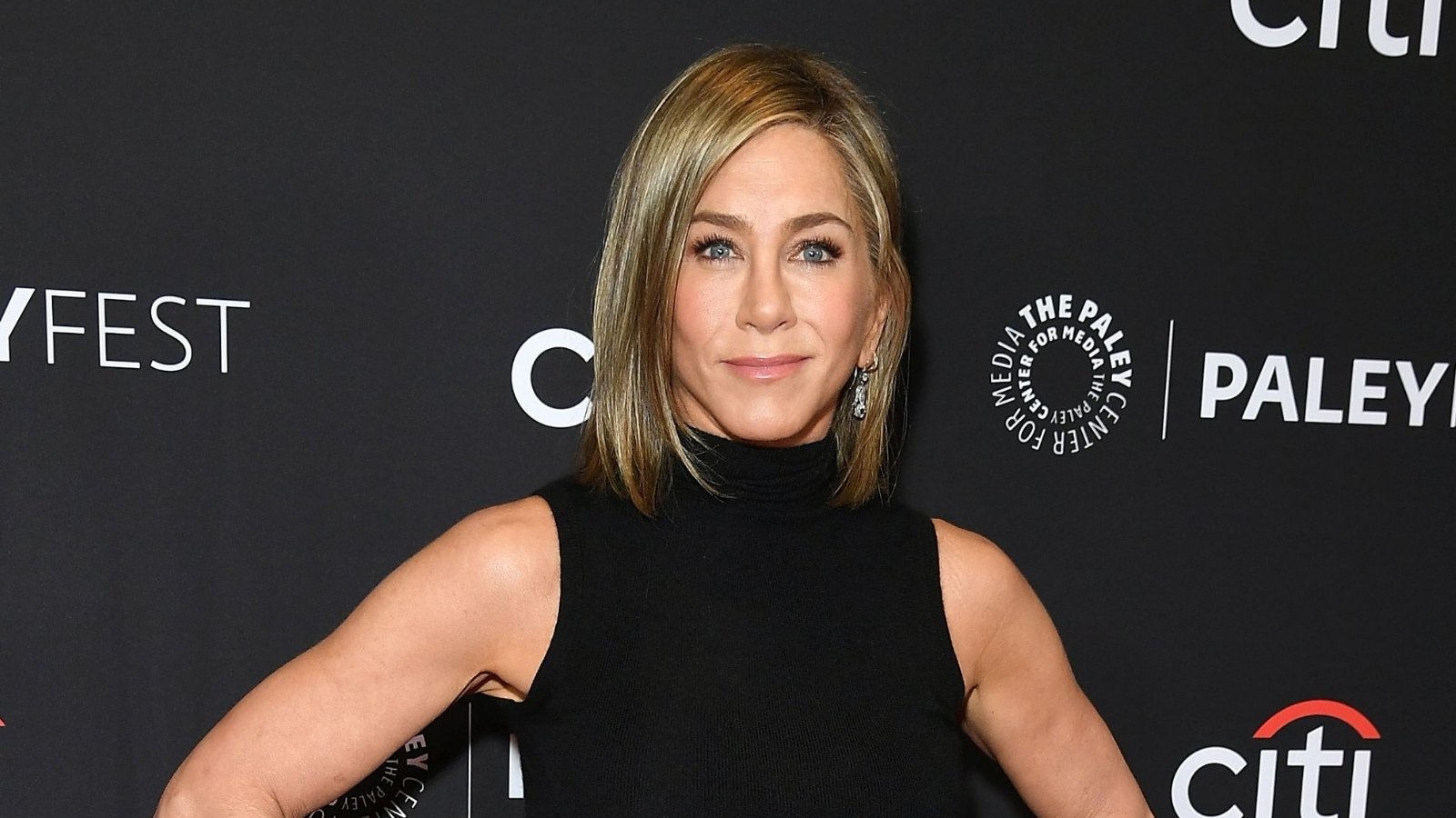 Jennifer Aniston officialise sa relation avec Jim Curtis dans avec une ...