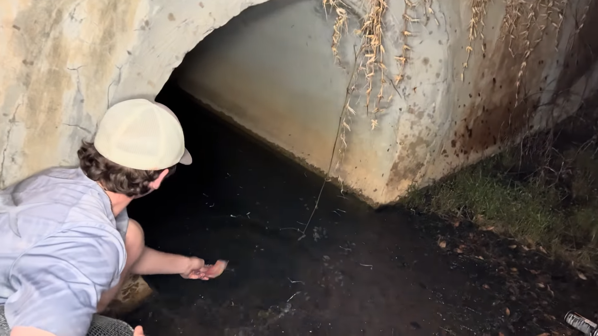 Unbelievable Sewer Discovery - Stunning Crawfish Pulled From the Trap