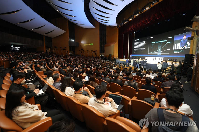 SK AI 서밋, 3만5천명 참여 속 글로벌 AI 플랫폼으로 도약