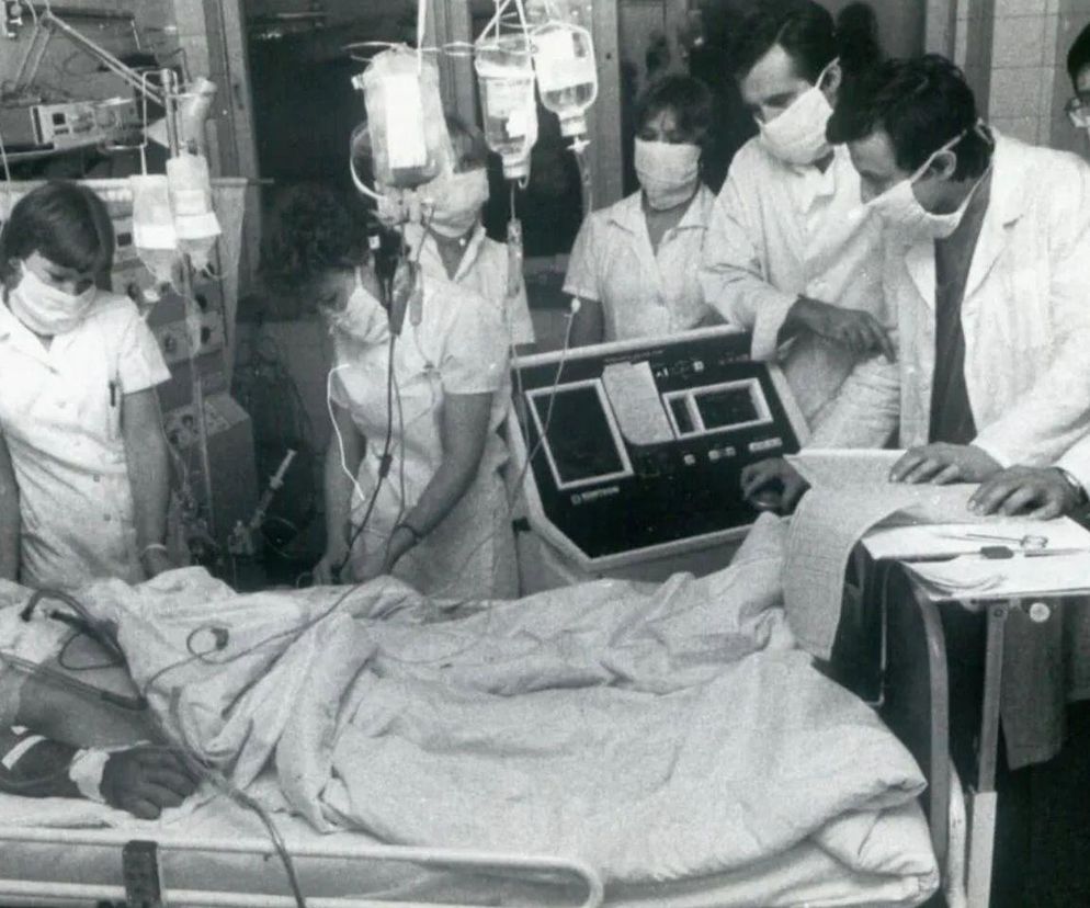 40 lat od przeszczepu serca w Zabrzu. Profesor Religa niósł je w misce ...