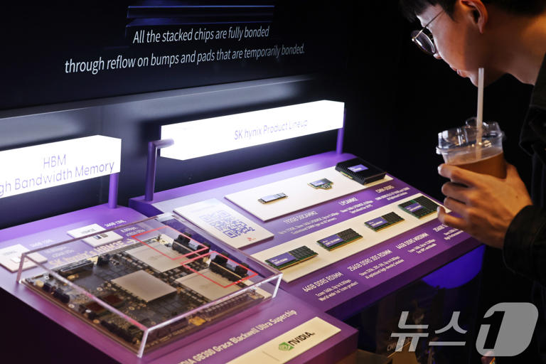 [뉴스1 PICK]국내 최대 AI 컨퍼런스 ‘SK AI 서밋 2025’ 개막