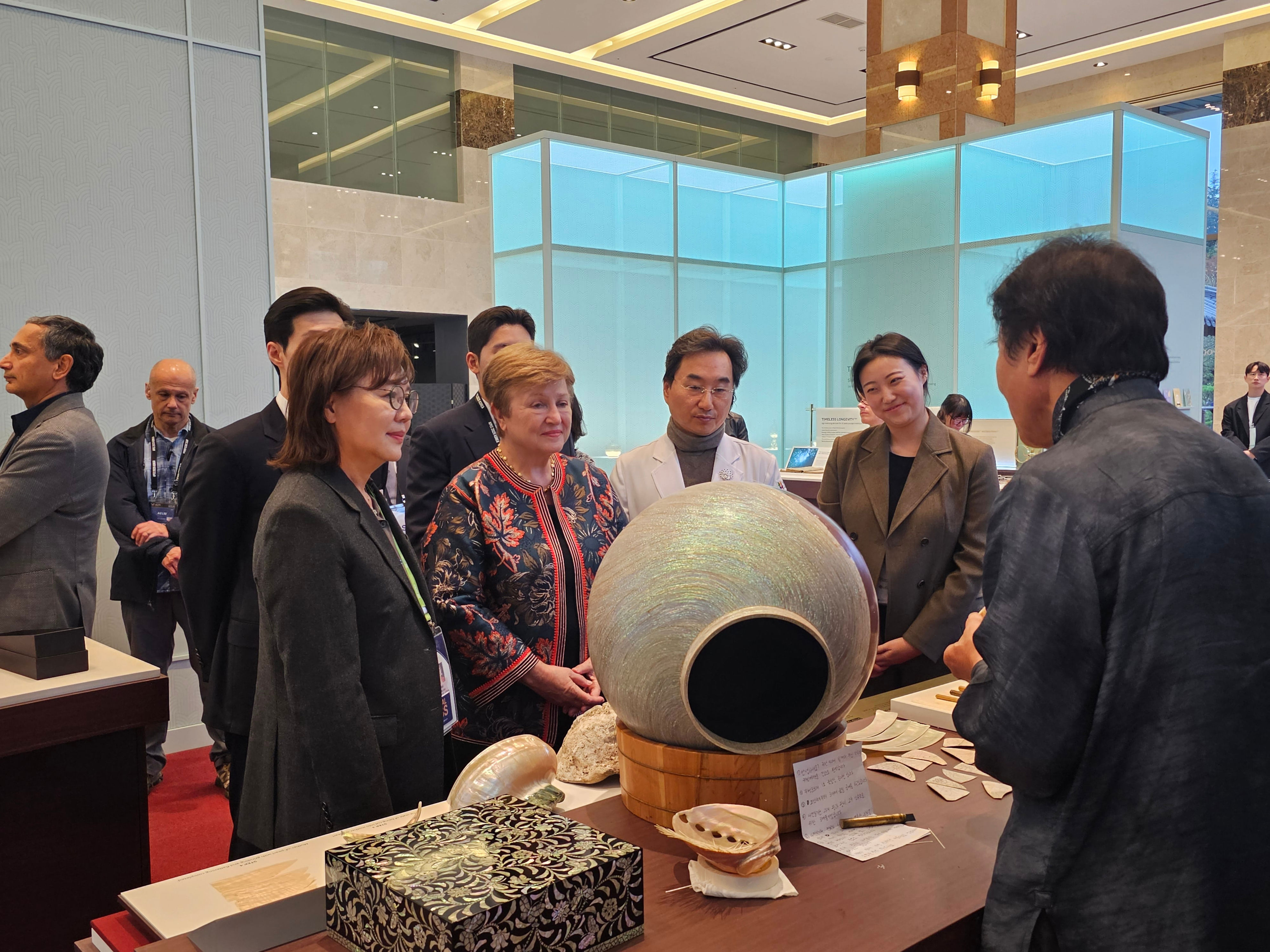 K-Beauty, Medical Services Impress APEC VIPs