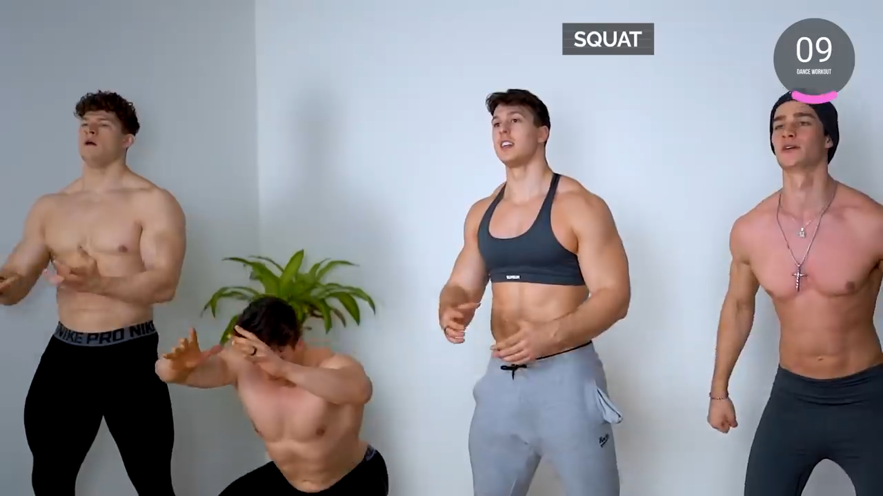 4 Bodybuilder beim Dance Workout!