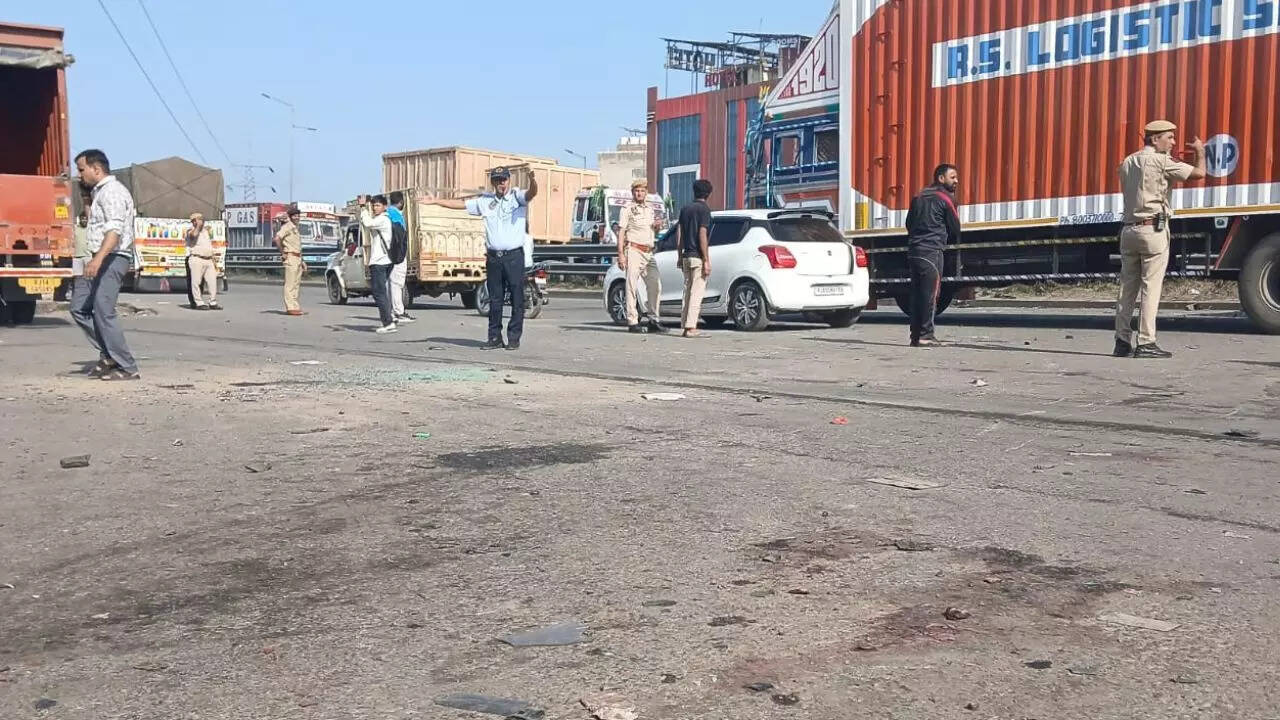 Jaipur road crash: At least 10 dead as speeding trailer truck ploughs ...
