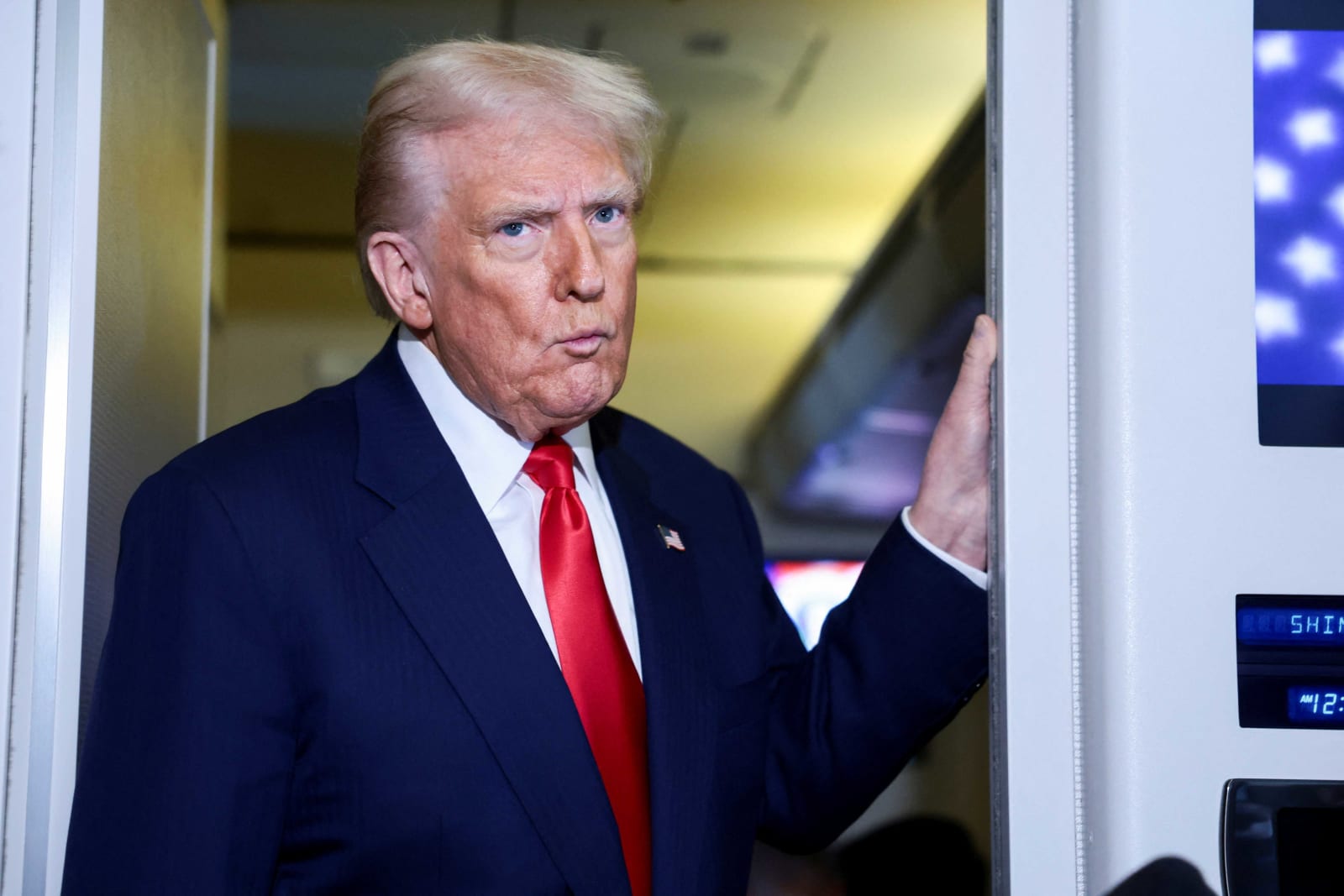 Senator issues new warning about 'power-hungry' Trump