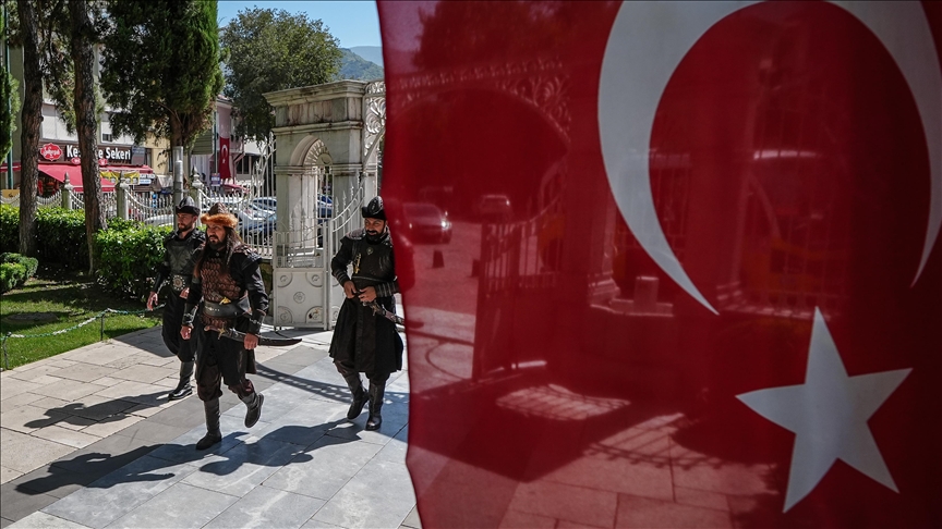 Osman Gazi Türbesi'nde jandarmanın tuttuğu saygı nöbeti 5 yılı geride ...