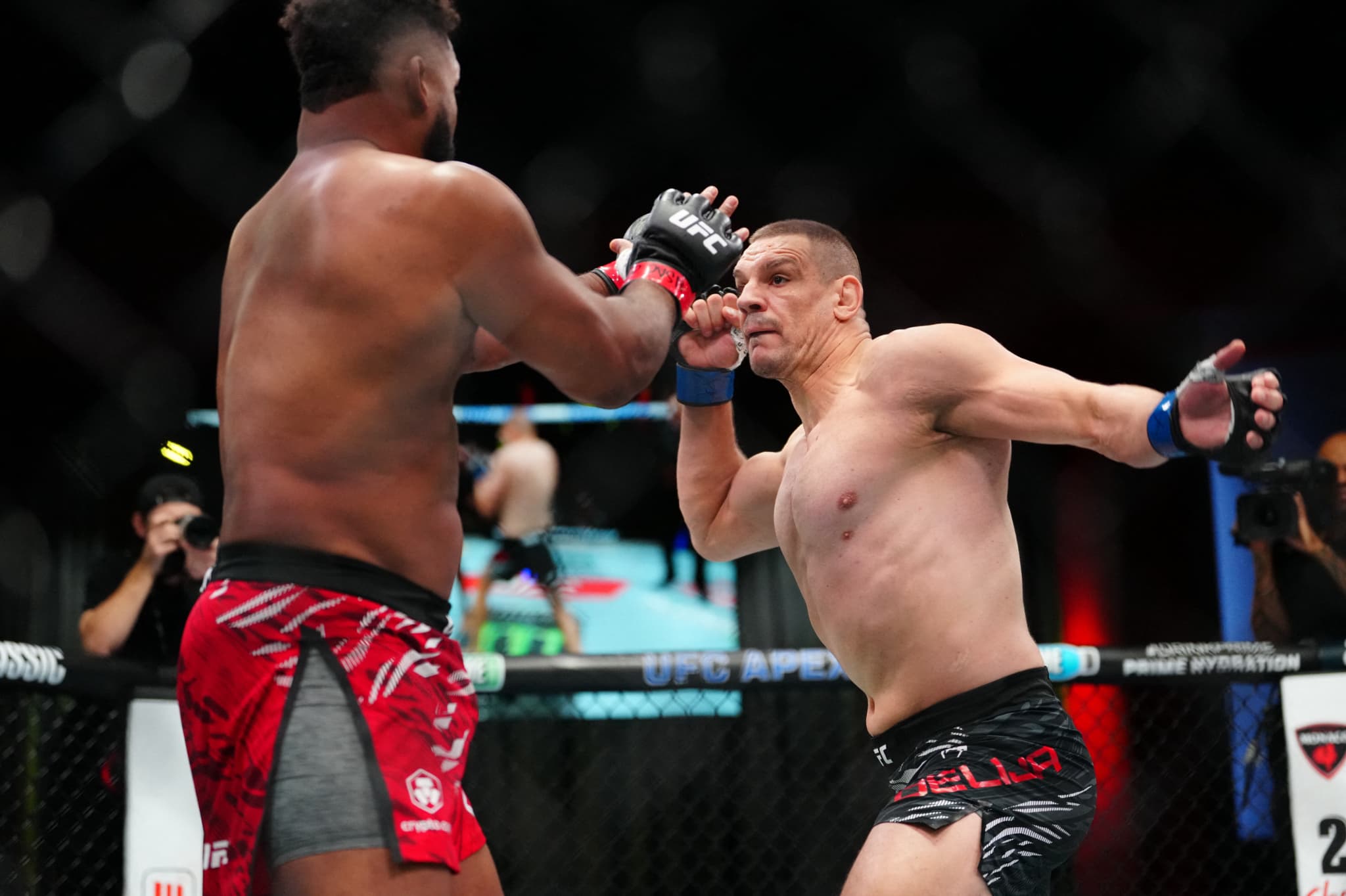 "On me vole": Delija ne digère pas le "eye poke" polémique contre ...