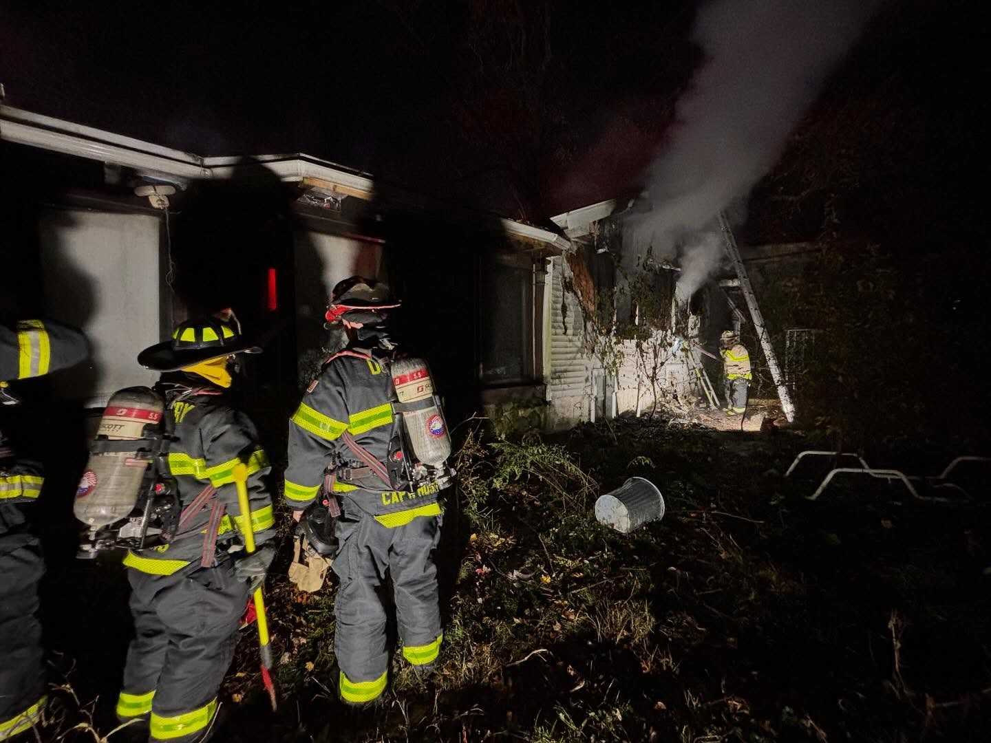 Man, 2 dogs die in Halifax house fire