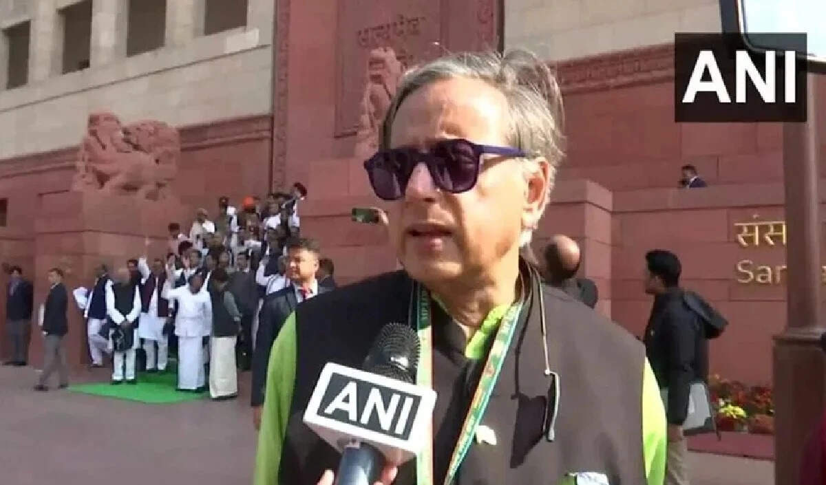 Shashi Tharoor Celebrates Shah Rukh Khan's 60th Birthday with Witty Message