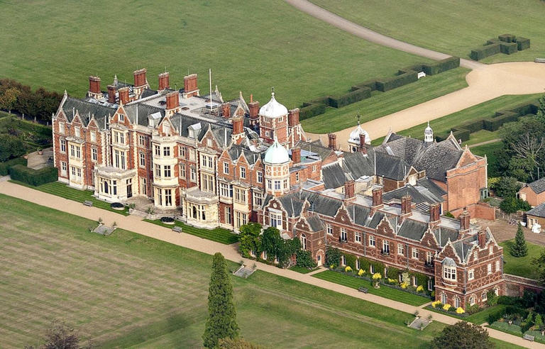 Royaume-Uni : L’ex-Prince Andrew vivra désormais à Sandringham, à l ...