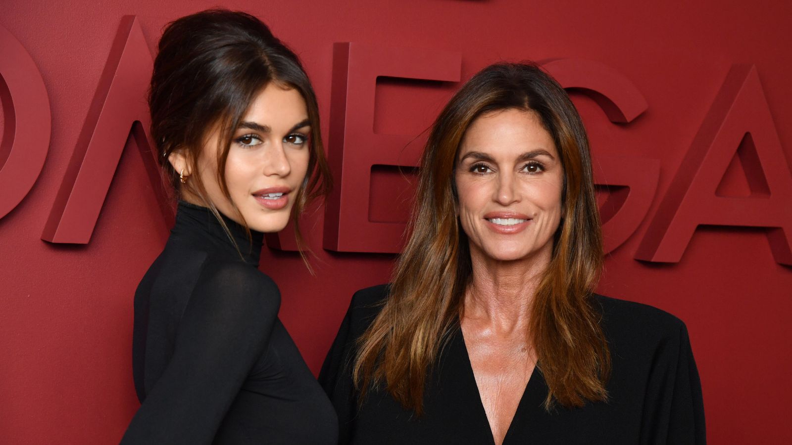 Cindy Crawford et Kaia Gerber assorties sur le red carpet, le duo mère ...