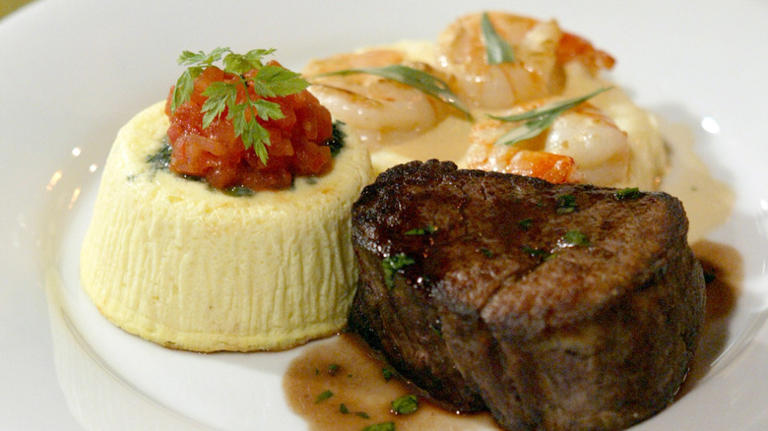 10 Old-School Steak Dishes That Everyone Used To Love