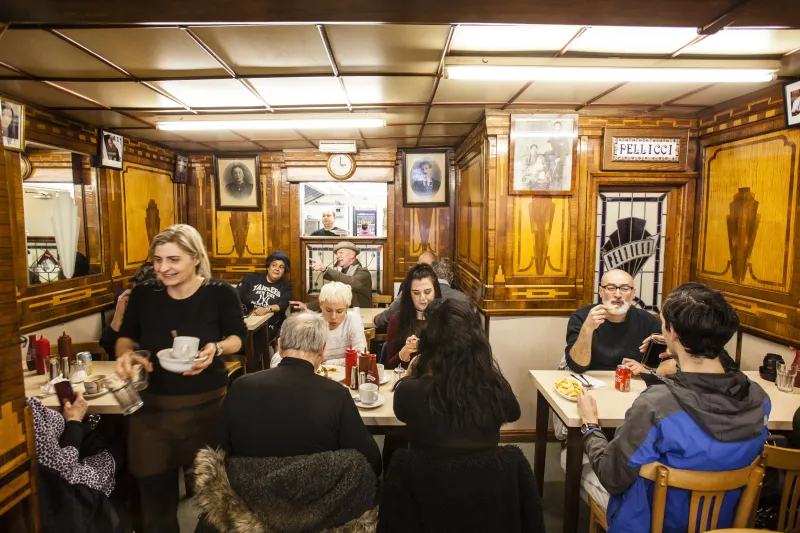 8 London Restaurants That Never Advertise But Locals Keep Alive By Word ...