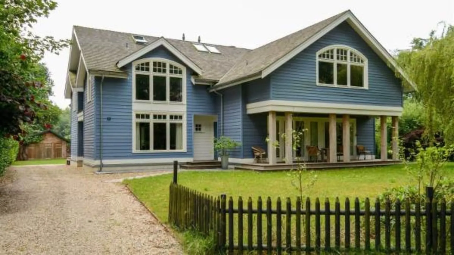 Ajax-spits Wout Weghorst huurt voor € 9.000 per maand een villa in Blaricum