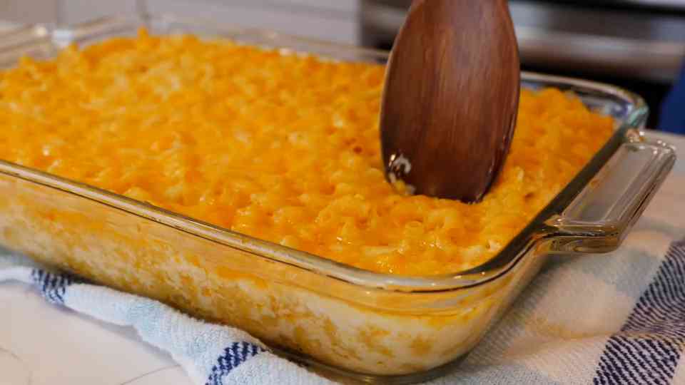 How to make the creamiest baked mac and cheese in minutes