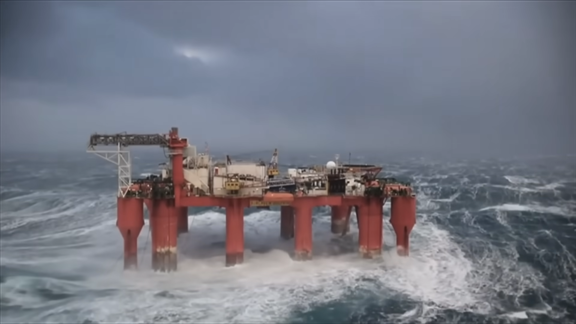 How an ‘Unsinkable’ Oil Rig Was Destroyed by a Single Wave