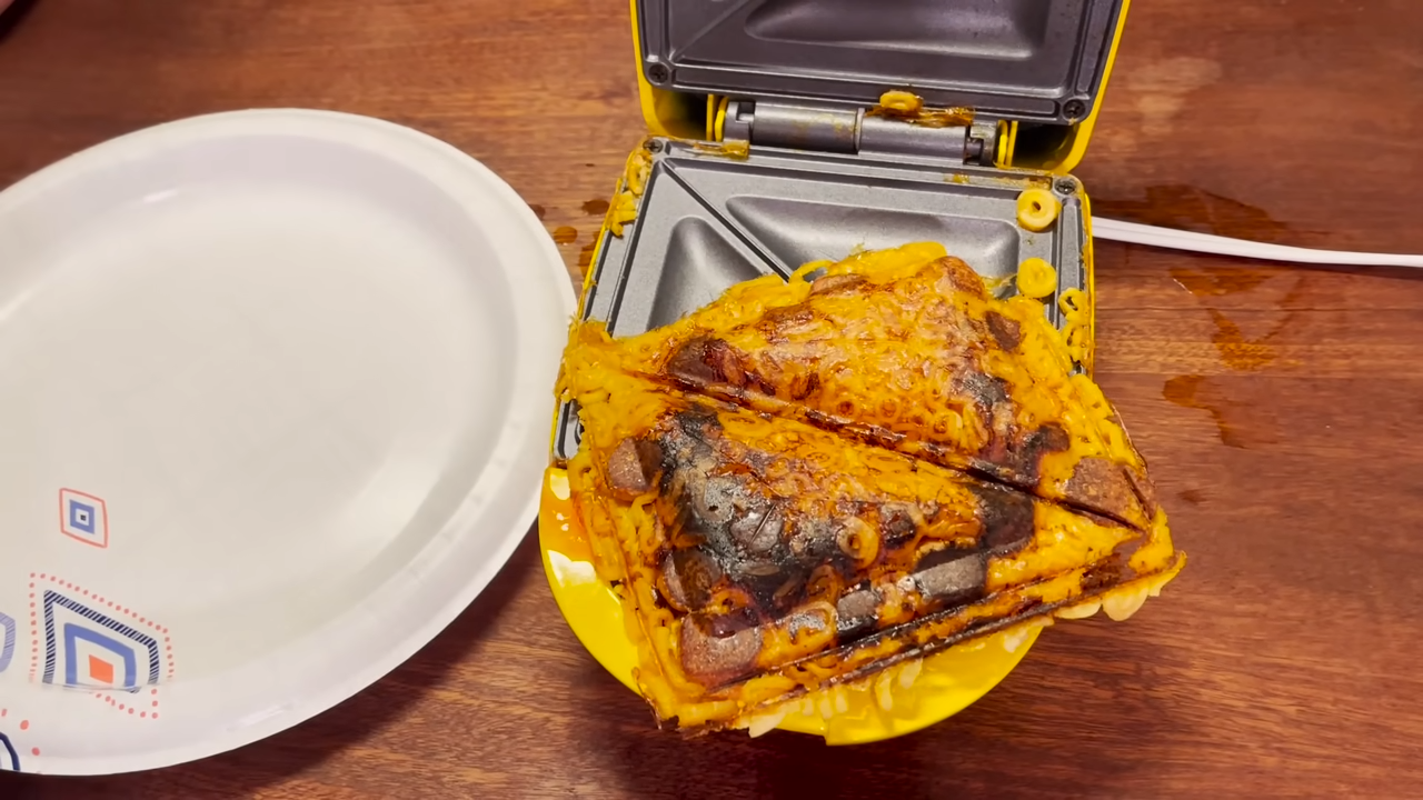 How to Make SpaghettiOs Sandwich