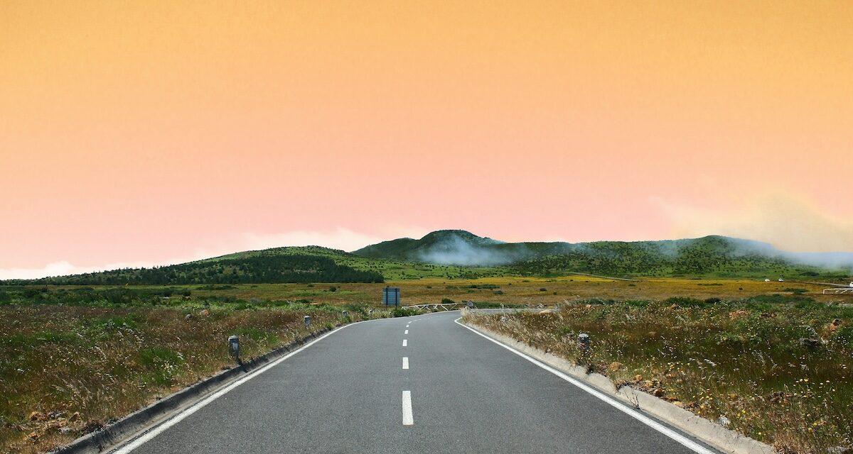 Un jeune conducteur s’endort au volant, sa voiture finit dans le fossé ...