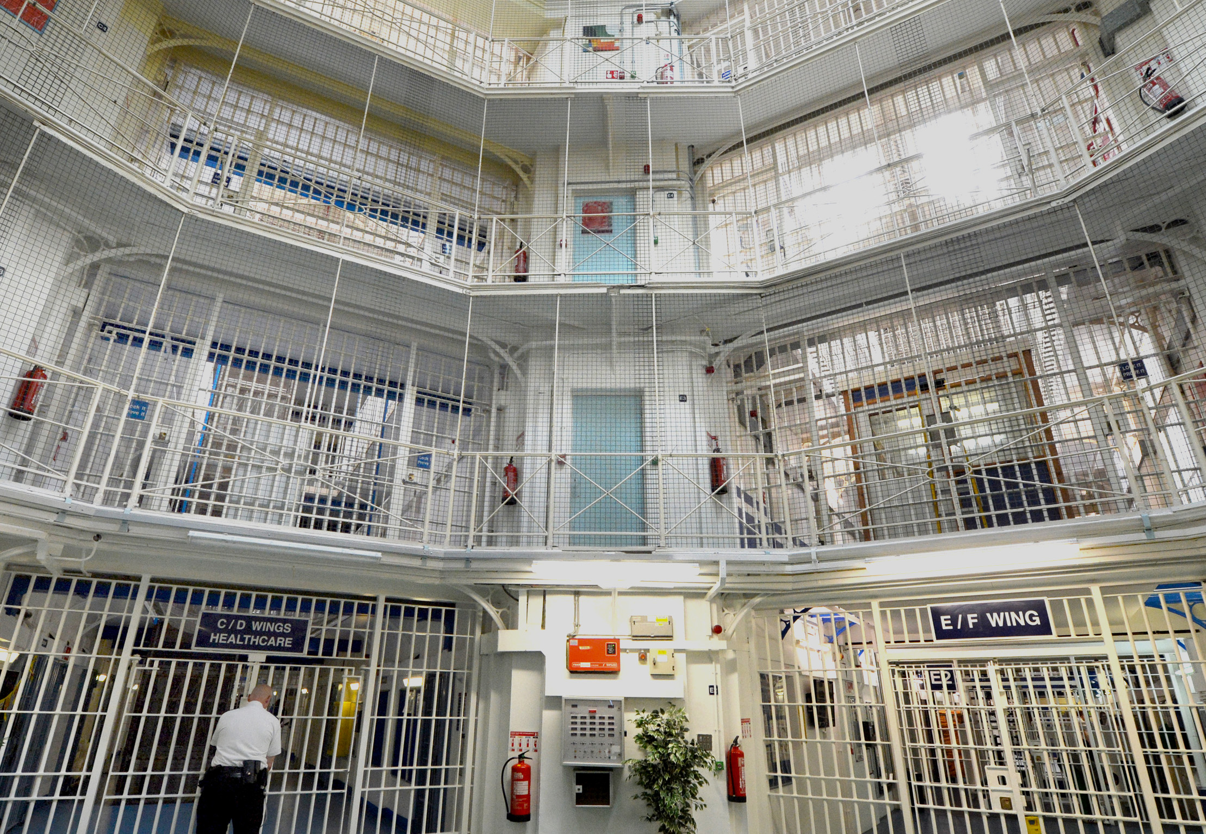 Hundreds of Bullingdon prisoners released early to tackle overcrowding