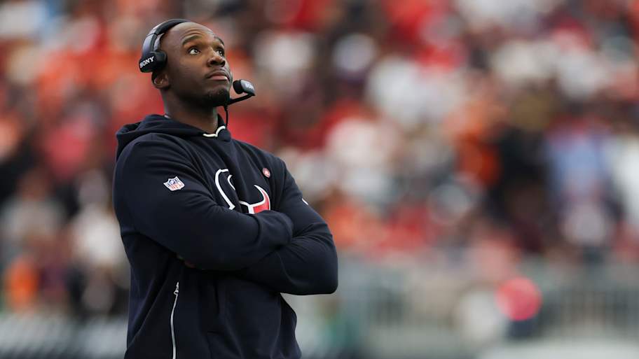 DeMeco Ryans questions officials after CJ Stroud's exit in Broncos loss