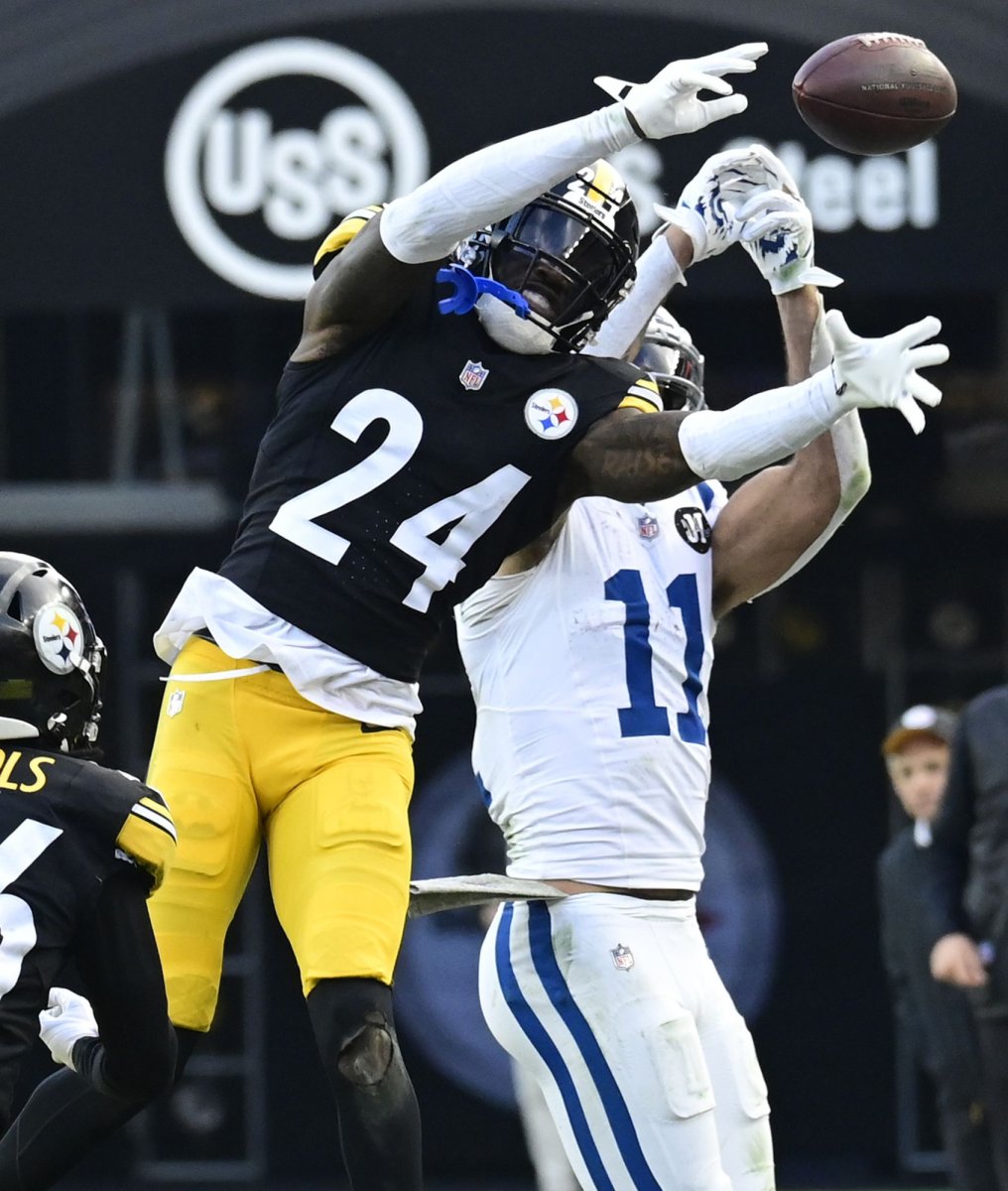 NFL: Pittsburgh Steelers defeat Indianapolis Colts