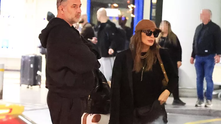 Δέσποινα Βανδή | Με εκδρομικό look στο αεροδρόμιο μετά το ταξίδι στη ...